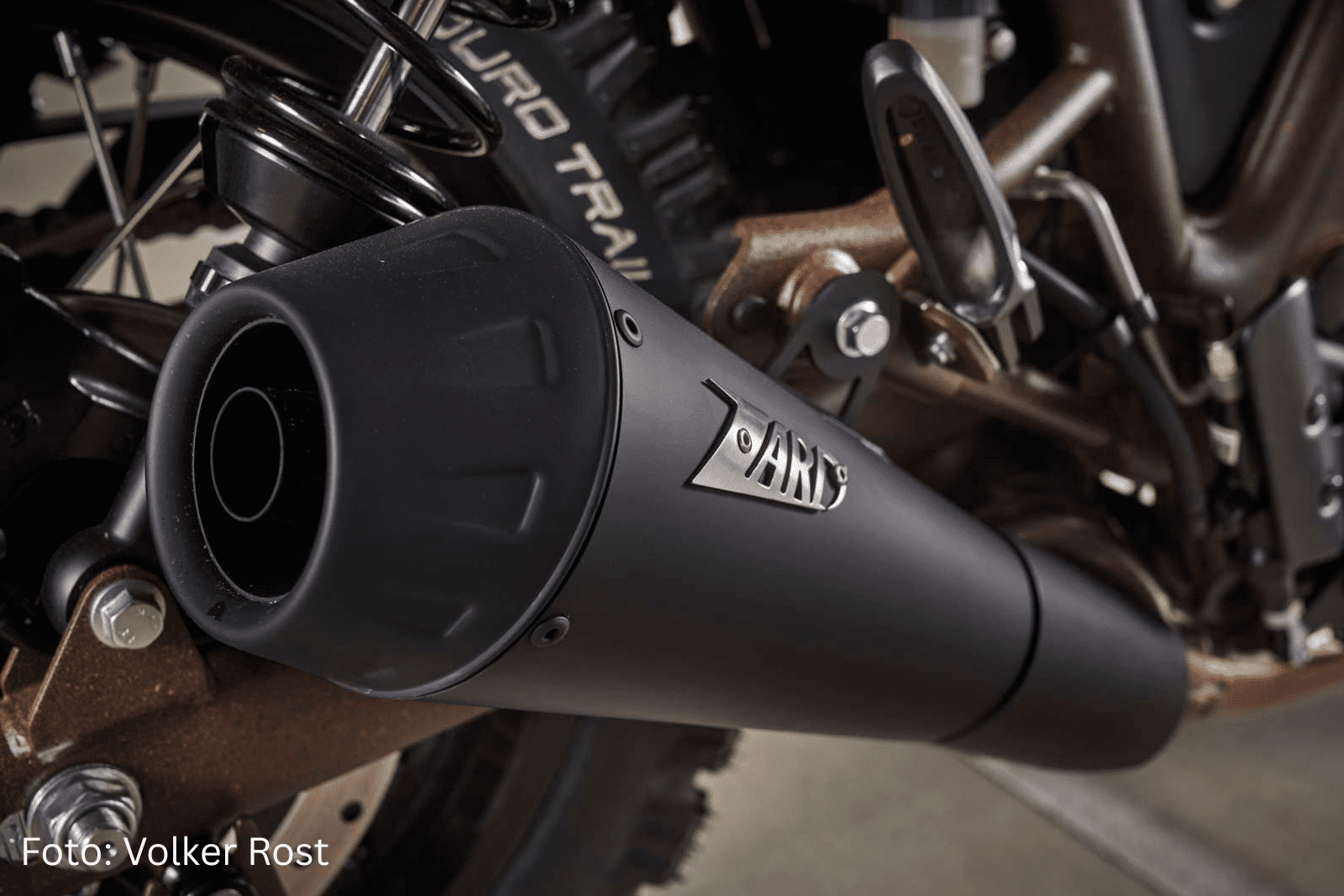 BOS contributed the ZARD exhaust for the BearRunner